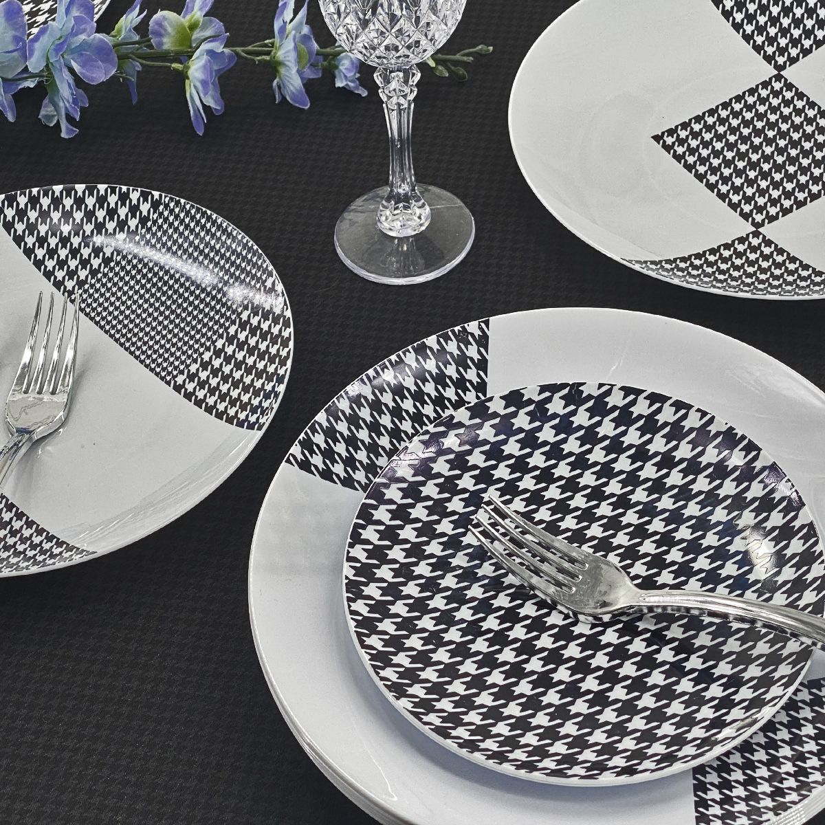COUPEWARE HOUNDSTOOTH COMBO PLATES BLACK & WHITE